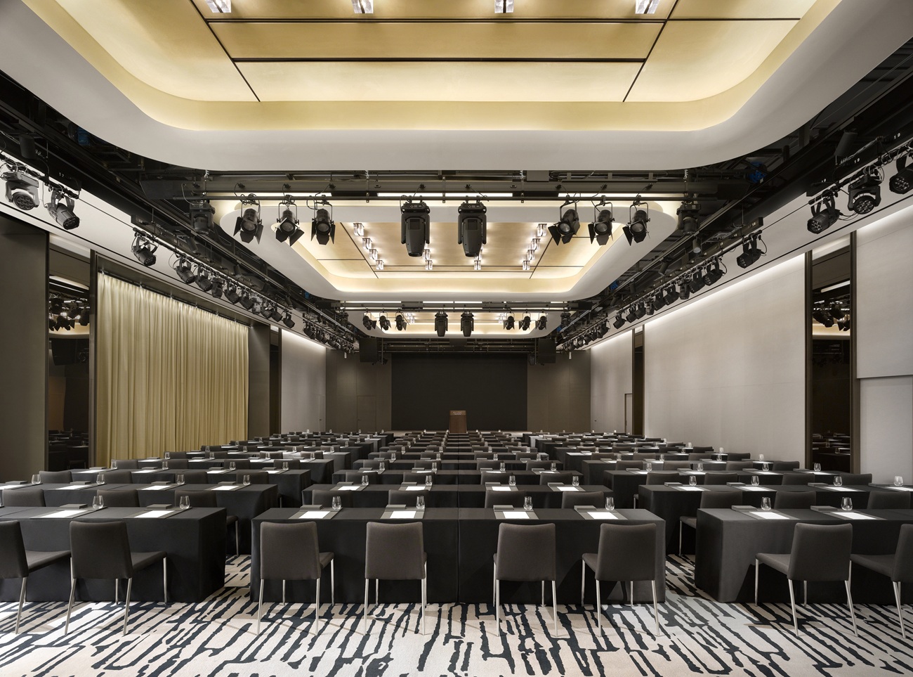 Grand Ballroom Broadway | Pullman Ambassador Seoul Eastpole hotel